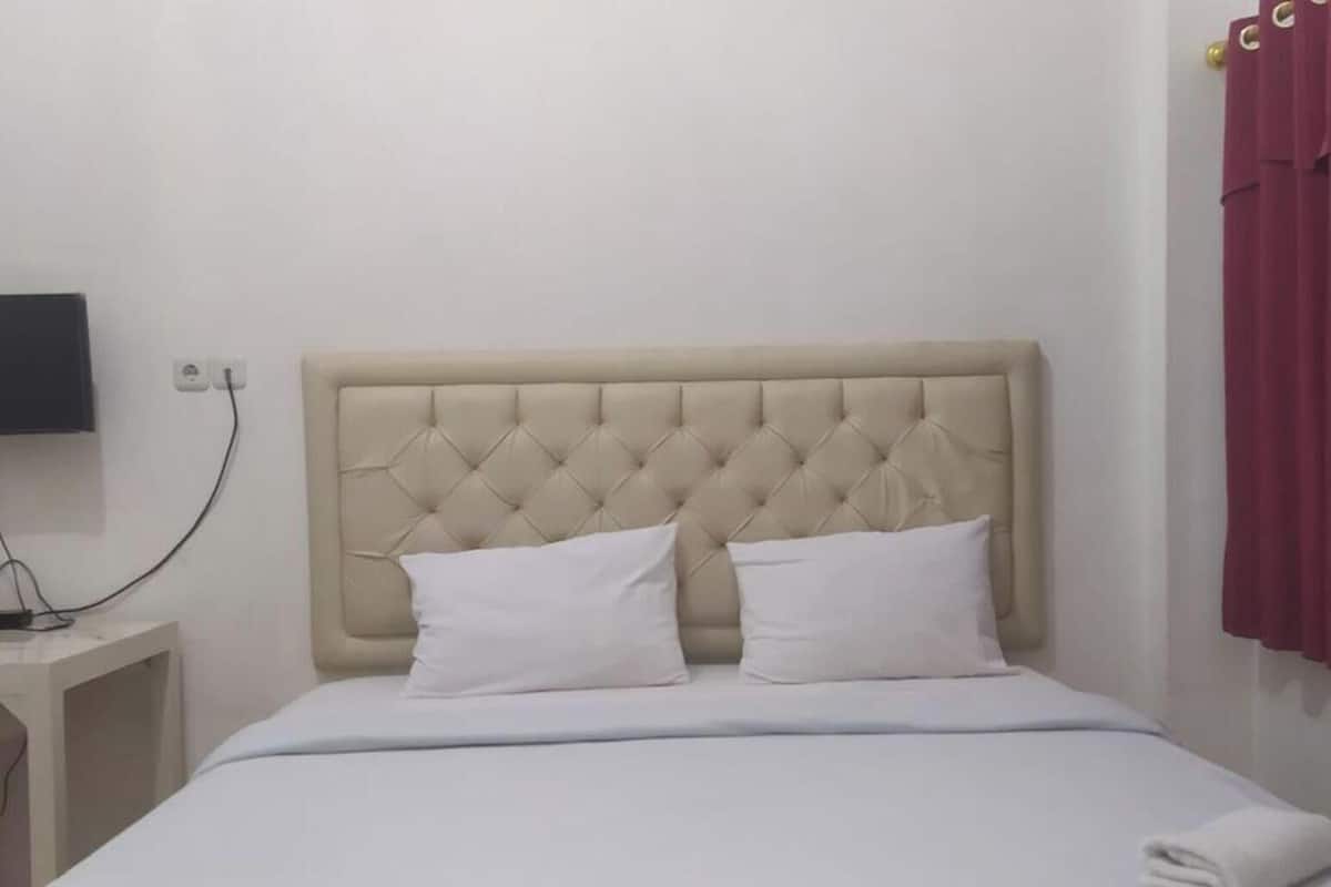 Quarto Duplo Standard | Secretária, Wi-fi grátis, roupa de cama fornecida 