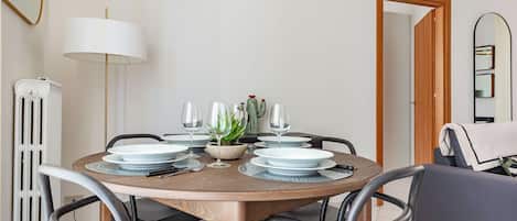 Apartamento família, 1 quarto, sacada (Welcome Suite) | Opções para refeição