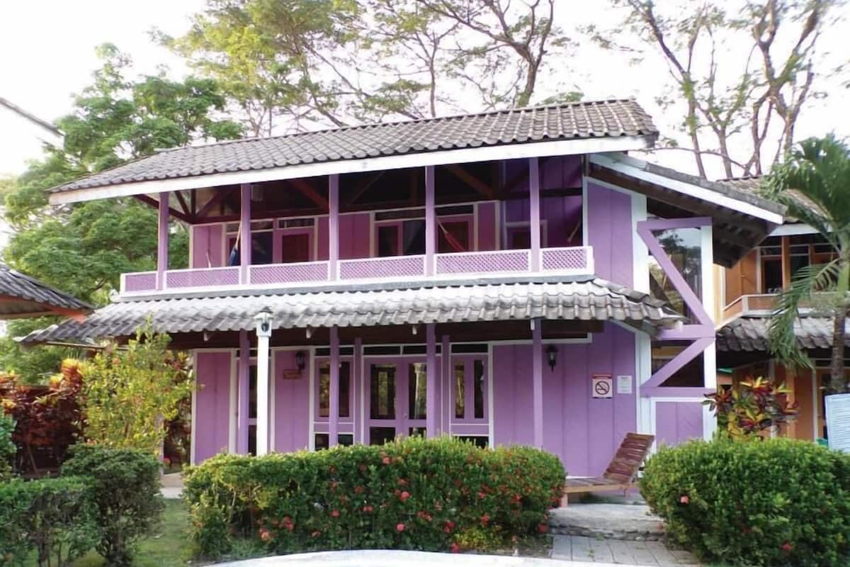 Casa, 2 quartos, sacada, vista para o jardim | Fachada da propriedade