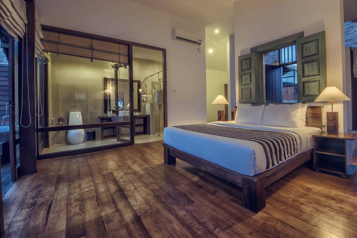 Bungalow, varanda, vista para a lagoa | Minibar, cofre no quarto, ferro/tábua de engomar, Wi-fi grátis 