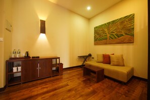 Suite Superior, varanda, vista para o mar | Minibar, cofre no quarto, ferro/tábua de engomar, Wi-fi grátis 