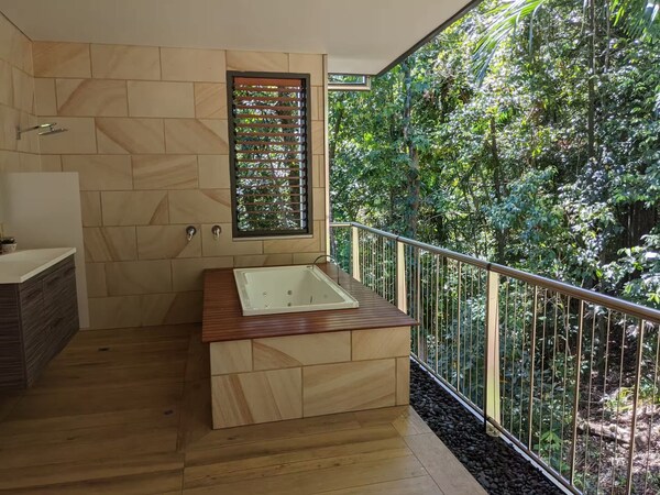 Rainforest Meets Luxury - Infinity Pool Views - Cairns