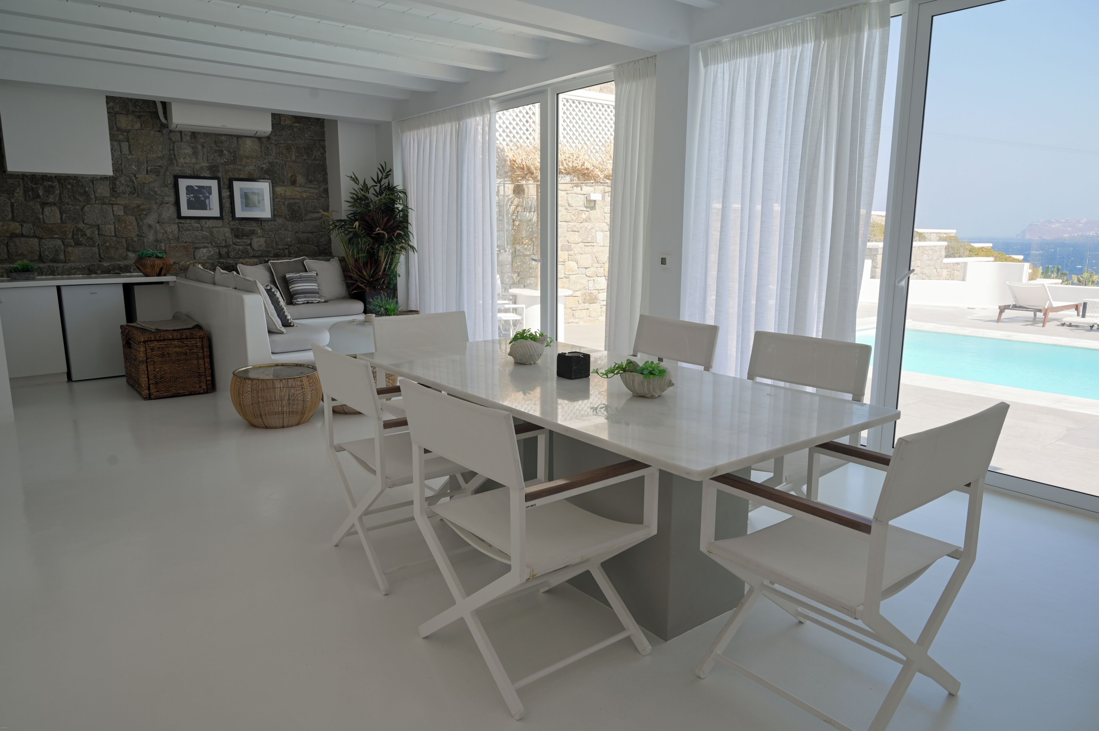 Vila superluxo, vista para a piscina | Opções para refeição no quarto