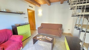 Apartamento, vista para a montanha | Sala de estar
