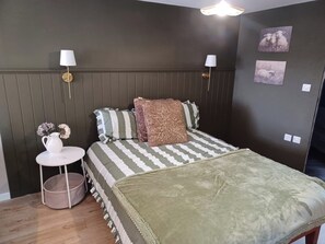 1 quarto, Wi-Fi de cortesia, roupa de cama