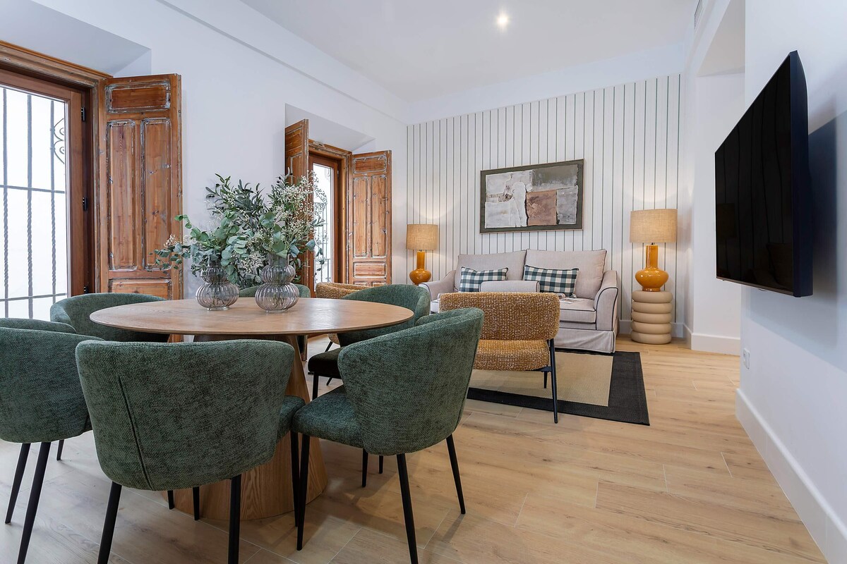 Apartamento (3 Bedrooms) | Sala de estar | Smart TV de 52 polegadas com canais digitais 
