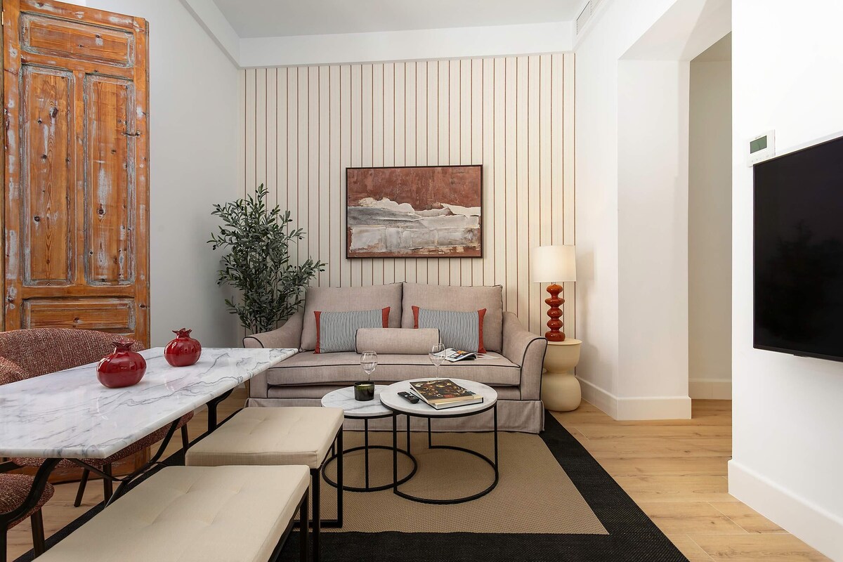Apartamento (2 Bedrooms) | Sala de estar | Smart TV de 52 polegadas com canais digitais 