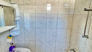 Quarto Duplo Económico | Casa de banho