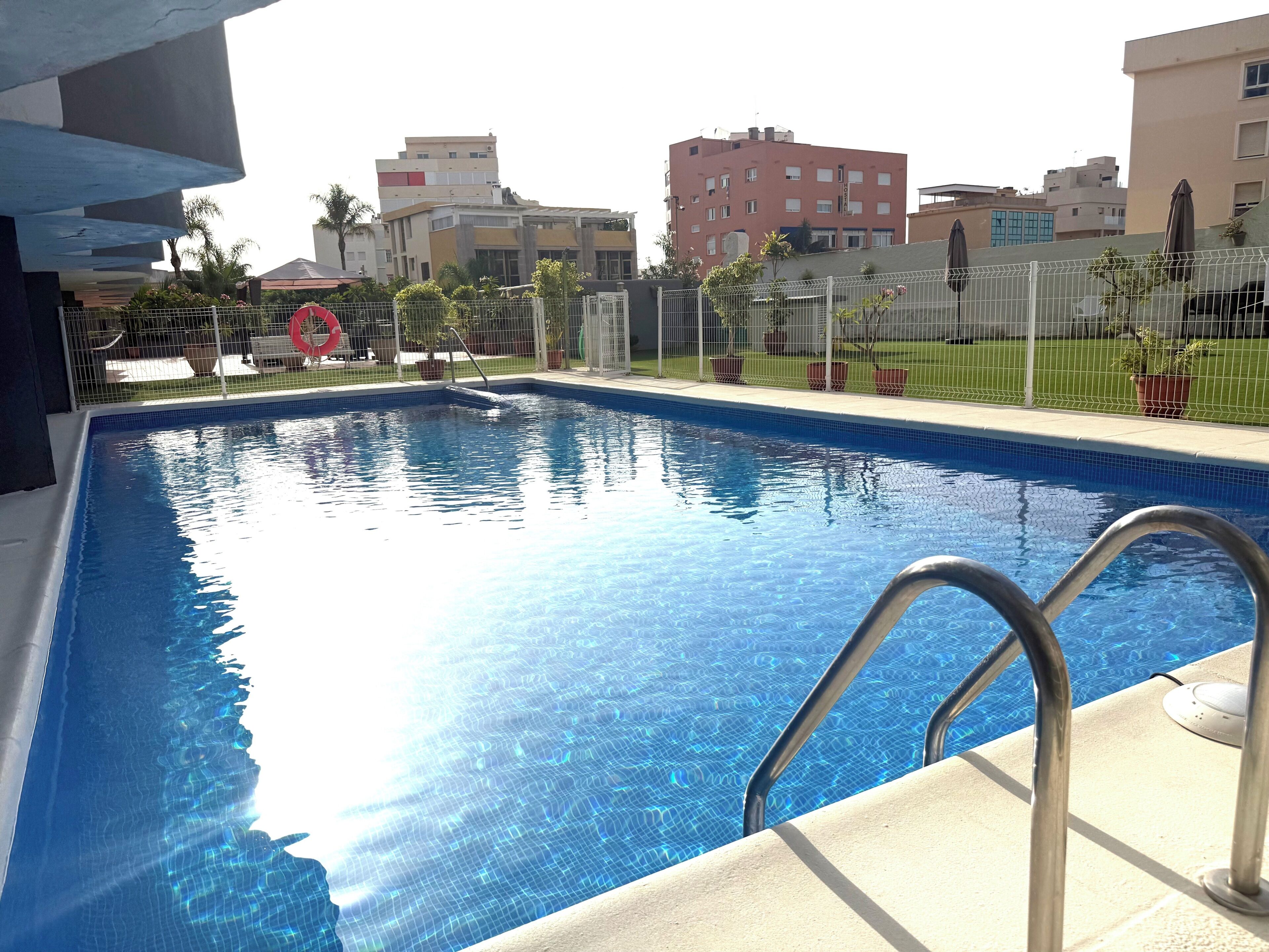Piscina exterior, da(s) 10:00 à(s) 22:00, guarda-sóis 