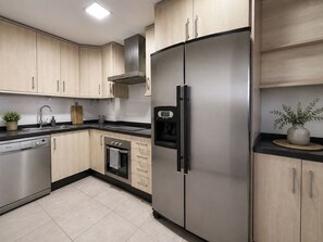 Apartamento Deluxe, 2 quartos, vista parcial para o oceano | Cozinha privada