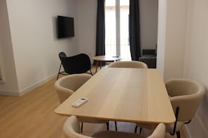 Apartamento Clássico, 1 quarto, vista para o pátio | Restaurantes