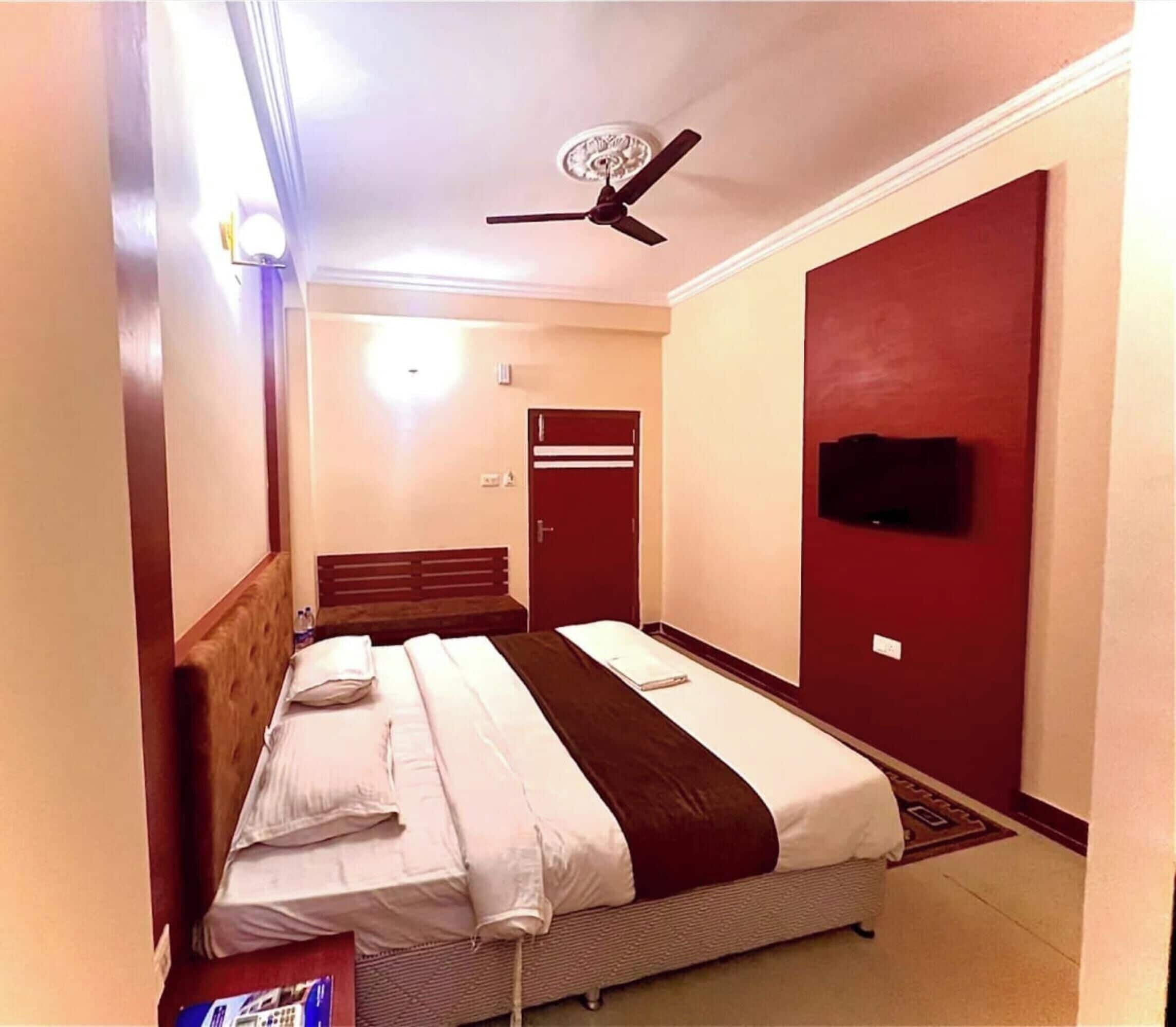 Quarto casal luxo, vista para a cidade | Escrivaninha, Wi-Fi de cortesia