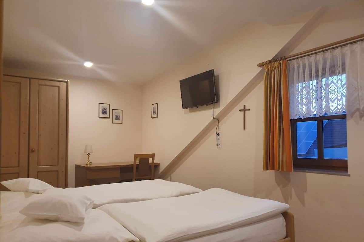 Quarto Duplo | Secretária, Wi-fi grátis