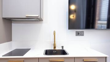 Apartamento | Cozinha privada | Um forno, uma placa de cozinha, uma máquina de lavar louça