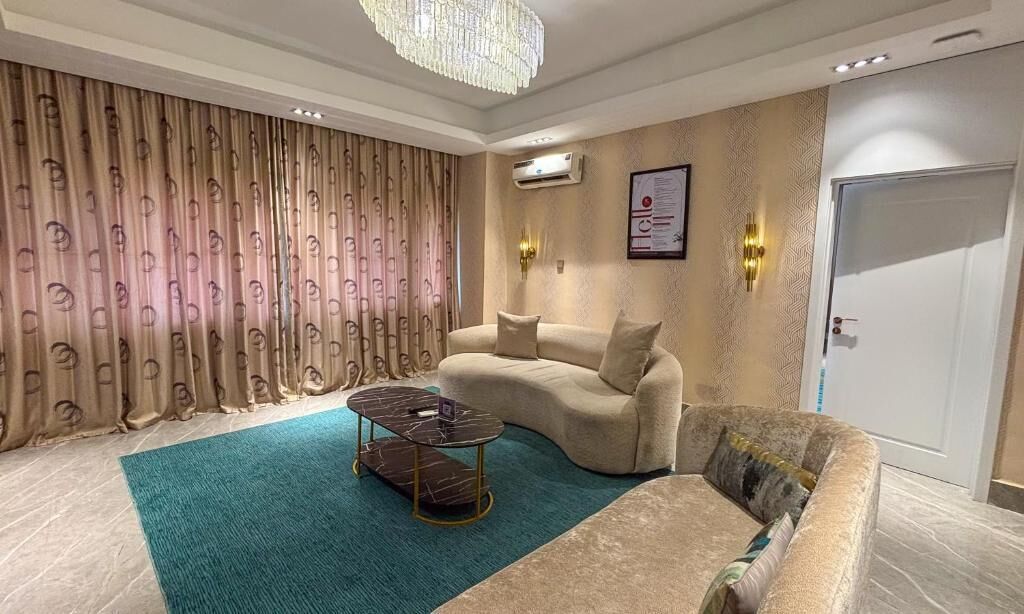 Apartamento Clássico, Vista para a cidade | Sala de estar | Televisor LED de 50 polegadas com canais por cabo, Netflix 