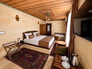 Suite Royal | Roupa de alta qualidade, minibar, cofre no quarto 