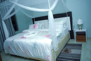 Quarto casal | Escrivaninha, espaço de trabalho para notebook
