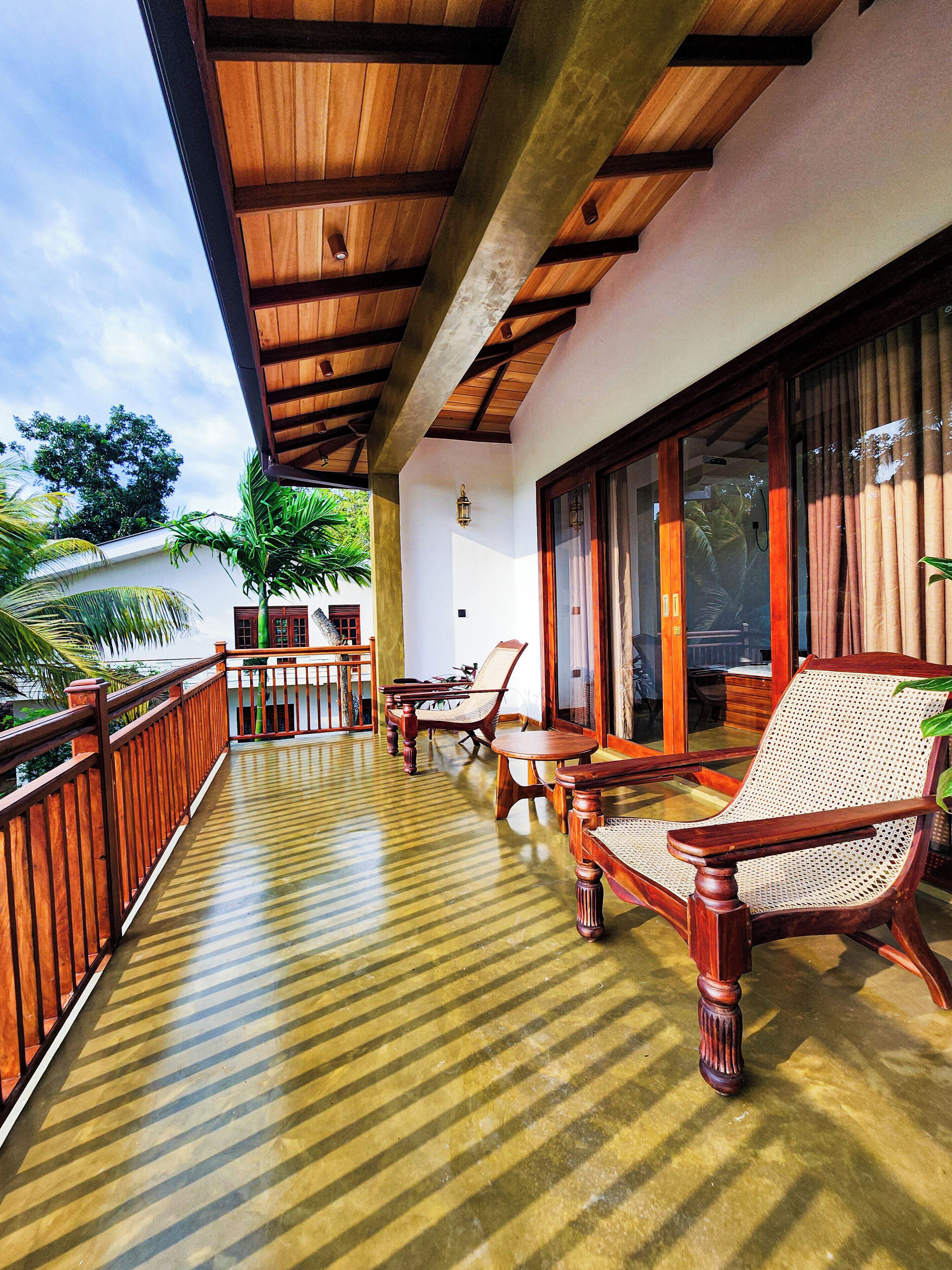 Suíte, sacada, vista para a piscina | Terraço/pátio