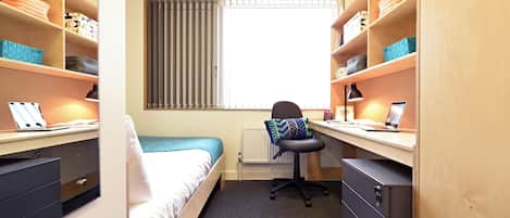Quarto casal, banheiro privativo | Cortinas blackout, Wi-Fi de cortesia