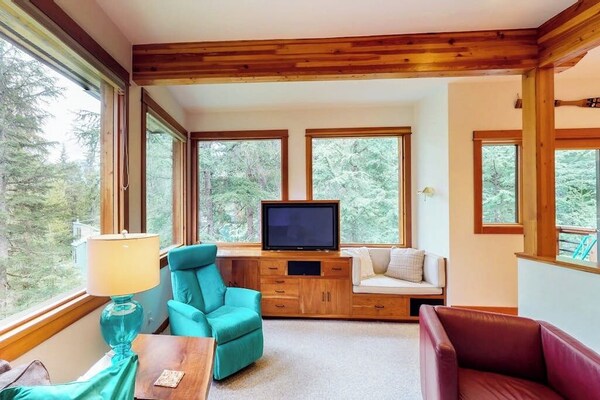 Girdwood Compound: Jetted Tub, Mountain Views, - Alyeska, AK
