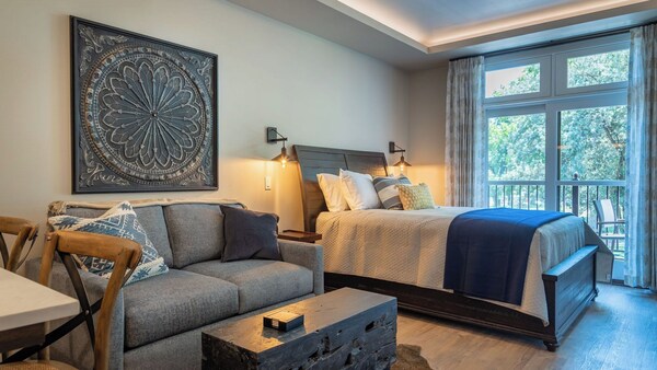 Paso Park Suites By Avantstay Park-view Balcony Downtown Paso Robles - Paso Robles, CA
