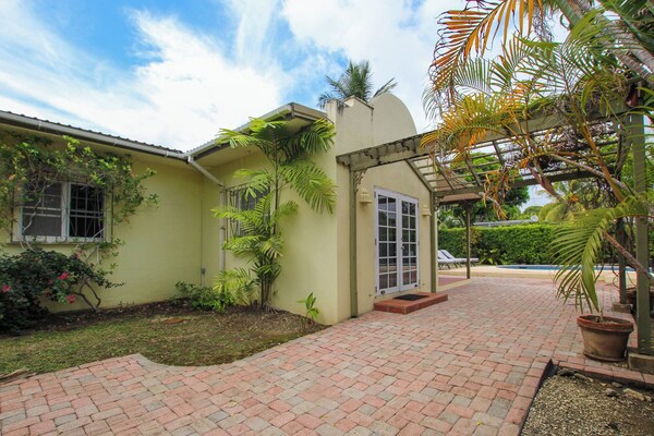 Amazing Pool And Nearby Beach - Bliss - Barbados