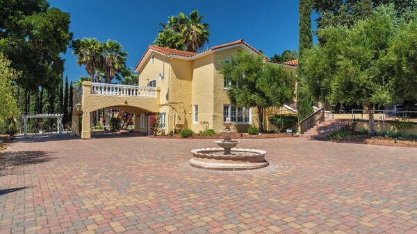 Union Road Schoolhouse By Avantstay Sleeps 10 + Pizza Oven + Spa + Firepit Historic 1923 Estate - San Miguel, CA