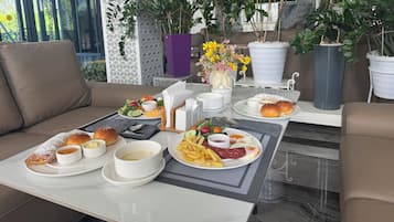 Pequeno-almoço completo diário incluído