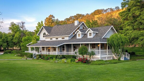 Oaks And Roses Ranch By Avantstay Pool + Game Room Paso Wine Country - Paso Robles, CA