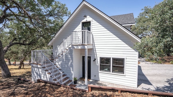 The Nook On Hilltop By Avantstay Skylit Loft + Private Entry + Induction Kitchen Walk To Downtown Paso Robles Wine Country - Paso Robles, CA