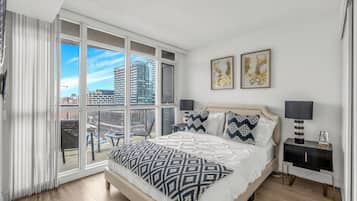 Apartamento em Condomínio Fechado, varanda, Vista para a cidade | Secretária, secretária adequada para computadores portáteis