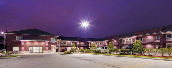 Platinum Stay Inn & Suites - Crosby, TX