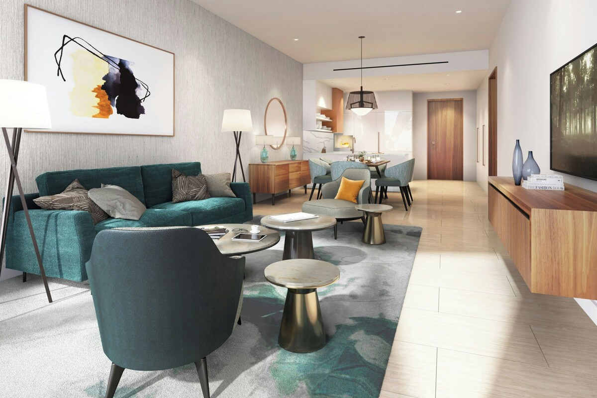 Uma sala de estar moderna com sofá, cadeiras, mesa de centro e um espaço de refeições com mesa e cadeiras.