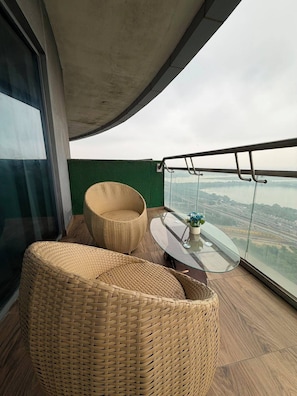 Estúdio luxo, sacada, vista para a cidade | Terraço/pátio