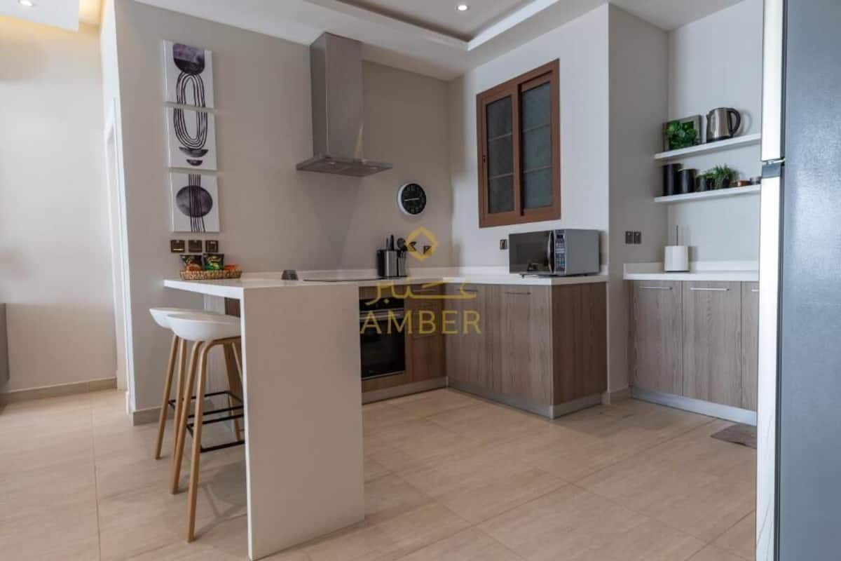 Apartamento Standard | Cozinha privada | Um frigorífico, um micro-ondas, um forno, uma placa de cozinha 
