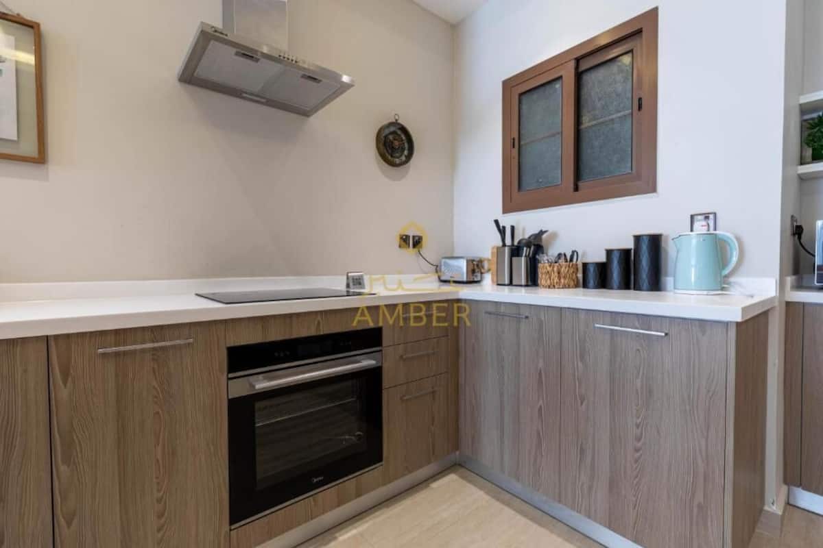 Apartamento Deluxe | Cozinha privada | Um frigorífico, um micro-ondas, um forno, uma placa de cozinha 