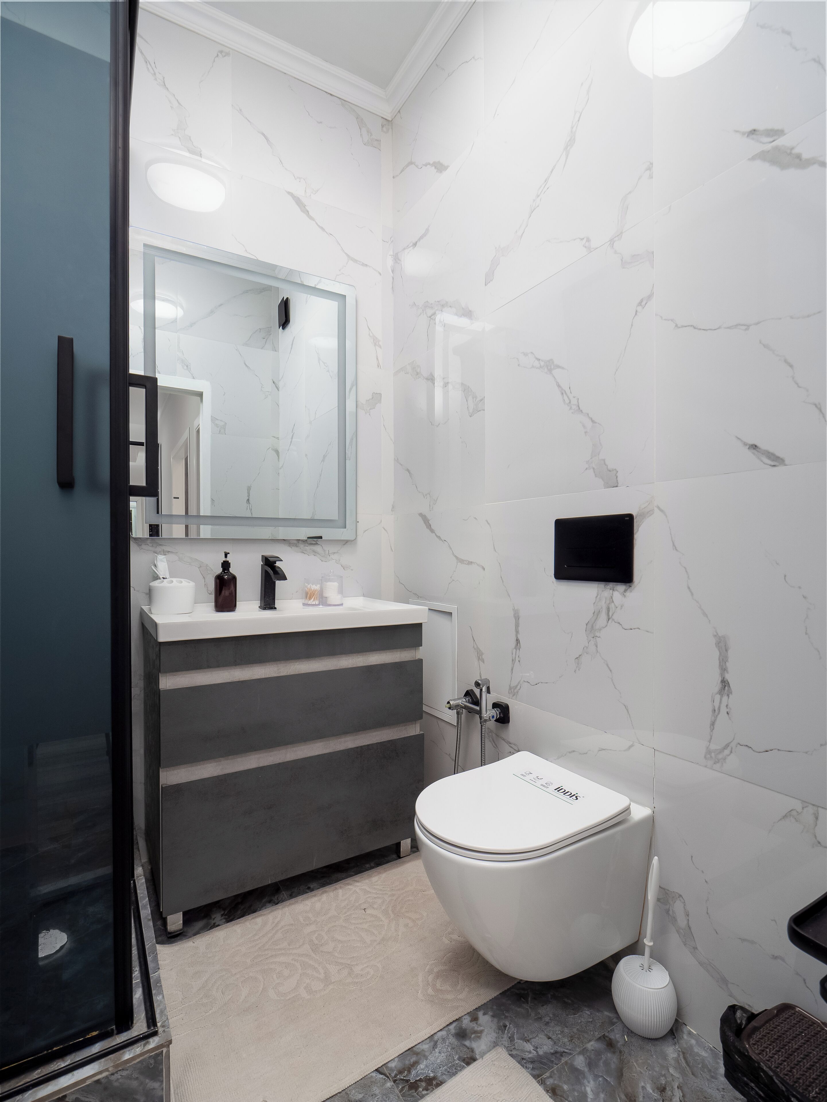 Apartamento, cozinha | Banheiro | Chinelos 