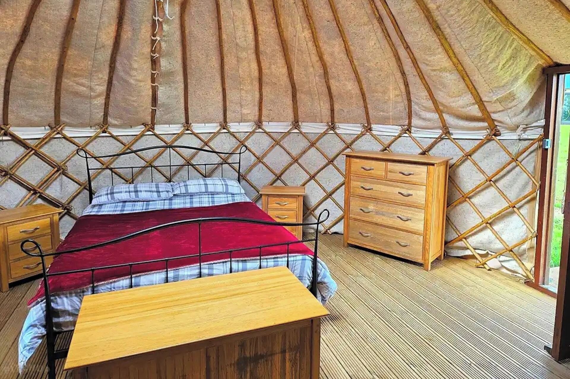 1 quarto, roupa de cama fornecida 