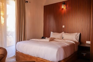 Quarto Duplo Deluxe | Wi-fi grátis, com decoração personalizada, com mobília individualizada