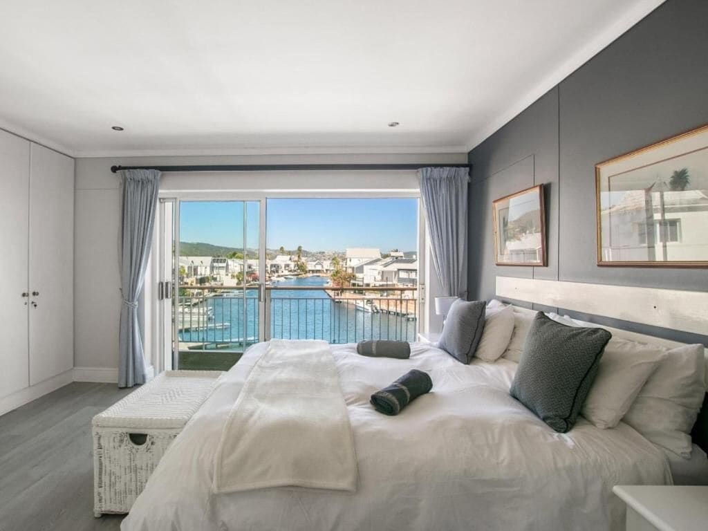 Apartamento Comfort, varanda, vista para a marina | Cortinas/cortinados opacos, ferro/tábua de engomar, Wi-fi grátis 