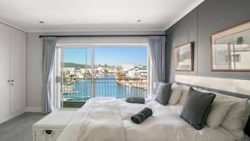 Apartamento Comfort, varanda, vista para a marina | Cortinas/cortinados opacos, ferro/tábua de engomar, Wi-fi grátis