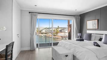 Apartamento Comfort, varanda, vista para a marina | Cortinas/cortinados opacos, ferro/tábua de engomar, Wi-fi grátis