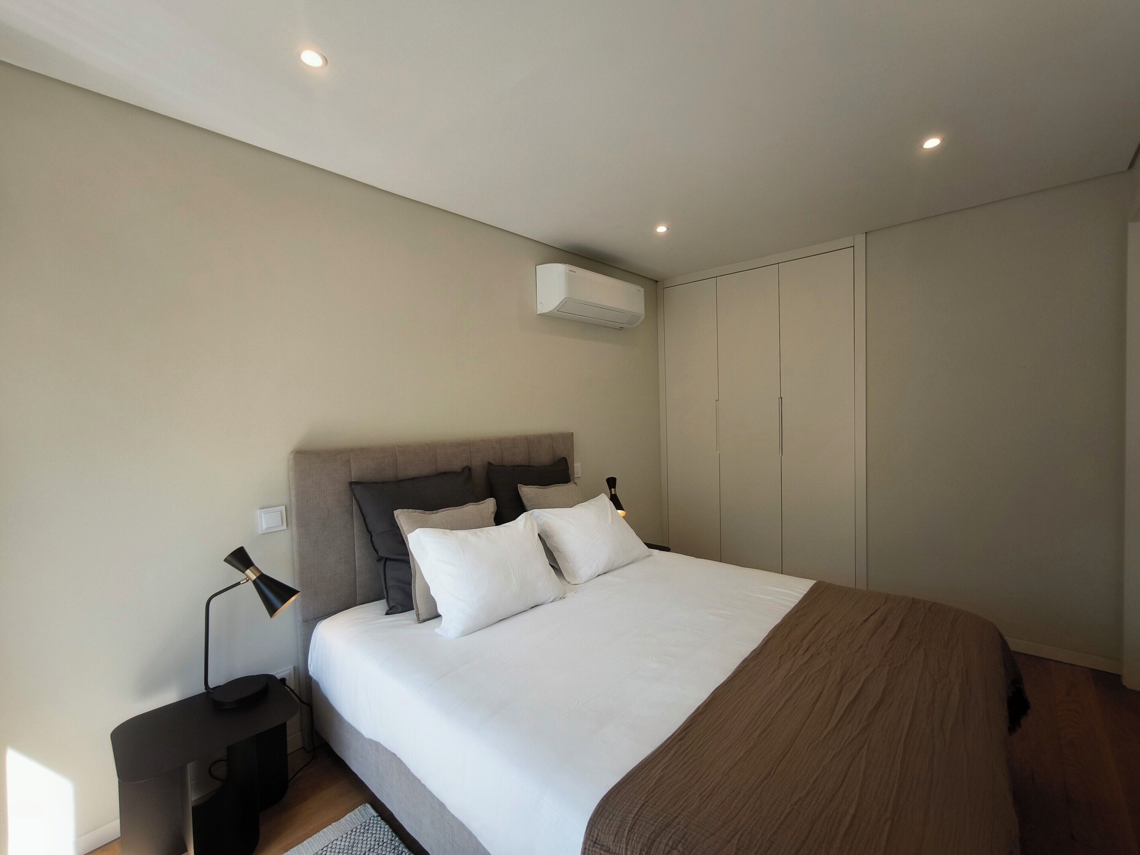 Apartamento Superior, varanda, Vista para a cidade | Cofre com capacidade para portátil 