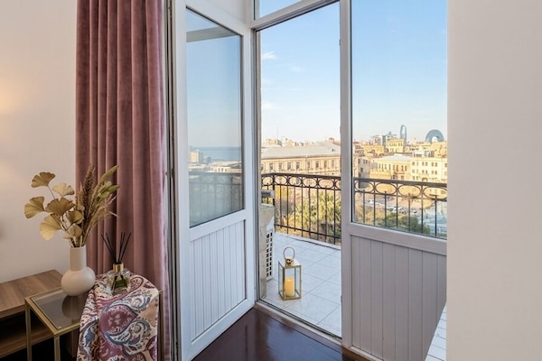 Quarto Quádruplo Familiar, varanda, Vista para a cidade | Cofre no quarto, secretária