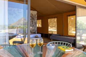 Tenda Exclusiva, vista para o jardim | Refeições ao ar livre