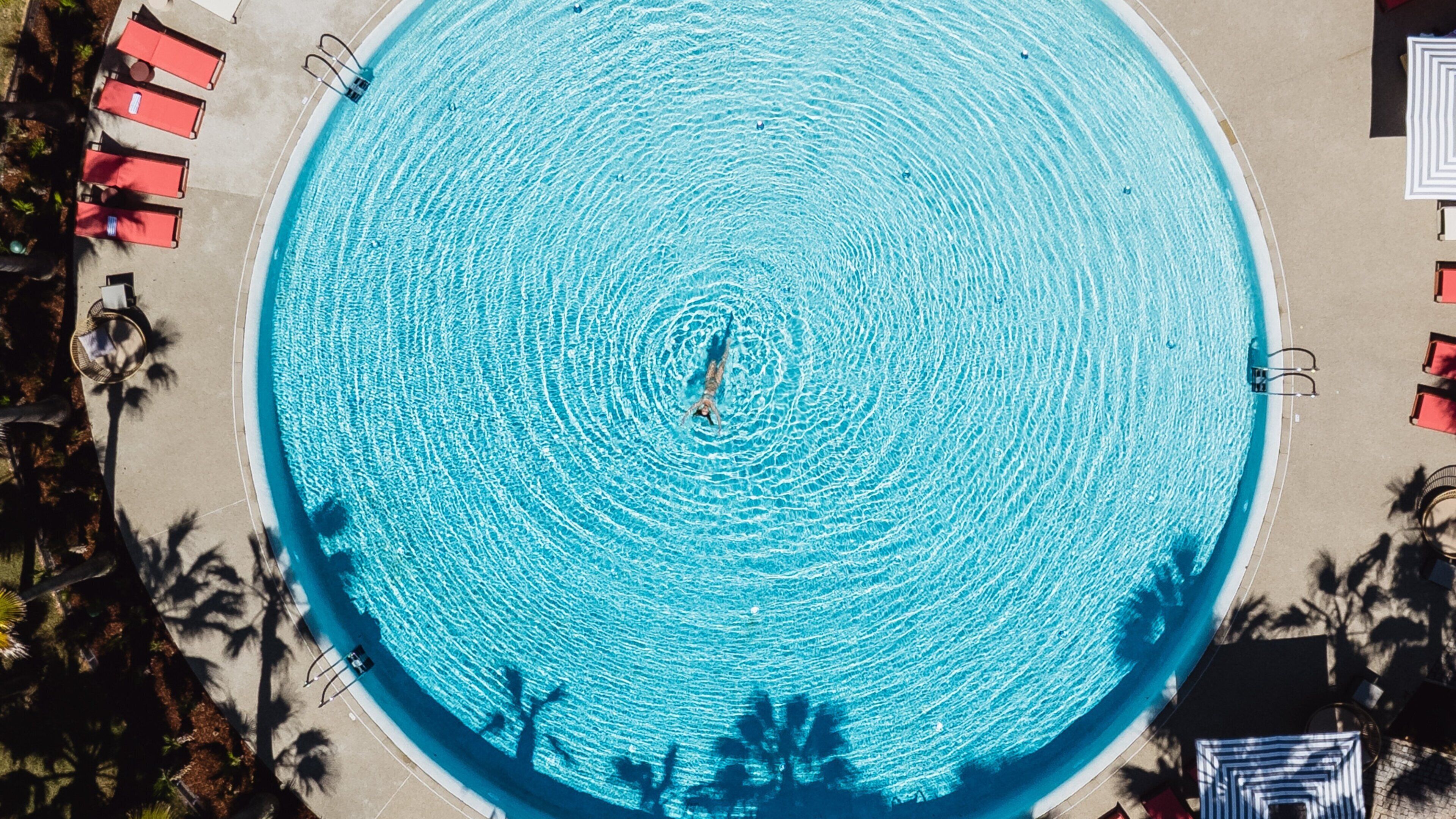 Piscina interior, piscina exterior 