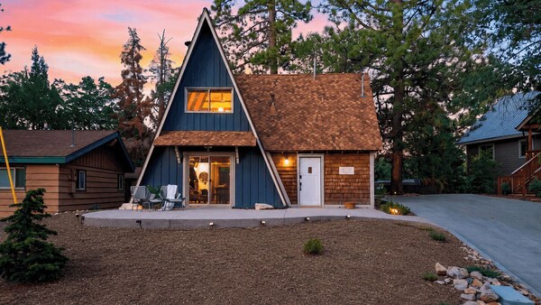 A Big Bear View By Avantstay A-frame + Hot Tub + Deck Dining Near Ski + Trails + Lake - California
