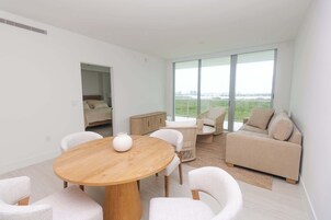 Apartamento, vista para o mar | Sala de estar