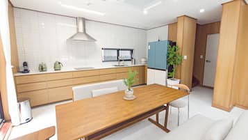Villa, 2 camas queen-size, piscina privativa, vista para o vale | Interior