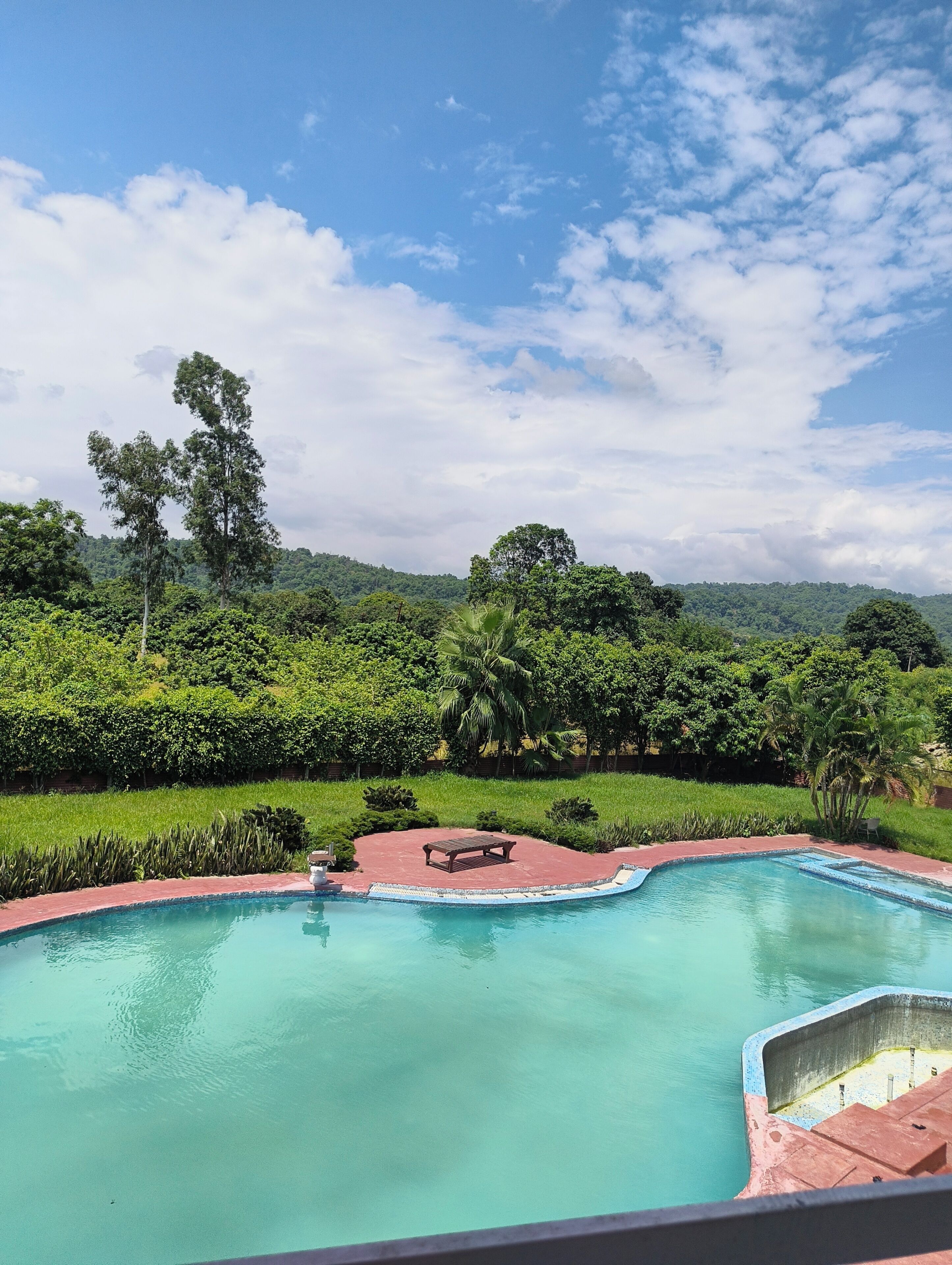 Quarto Duplo Deluxe, vista para a montanha | Vista para o jardim